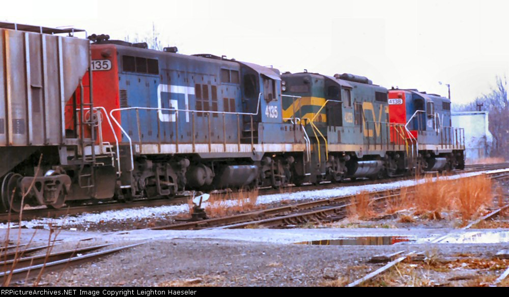 GTW 4135 with CV 4923 & 4138